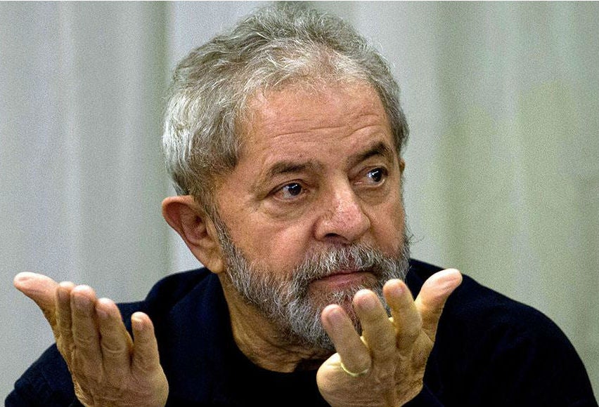 Lula desafía a los jueces y se inscribe como candidato a la Presidencia