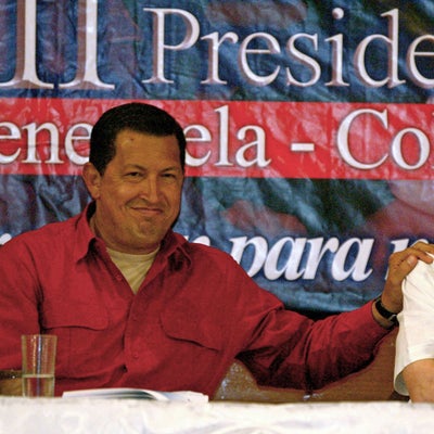 Cuando Chávez ubicó tanques y aviones en la frontera con Colombia