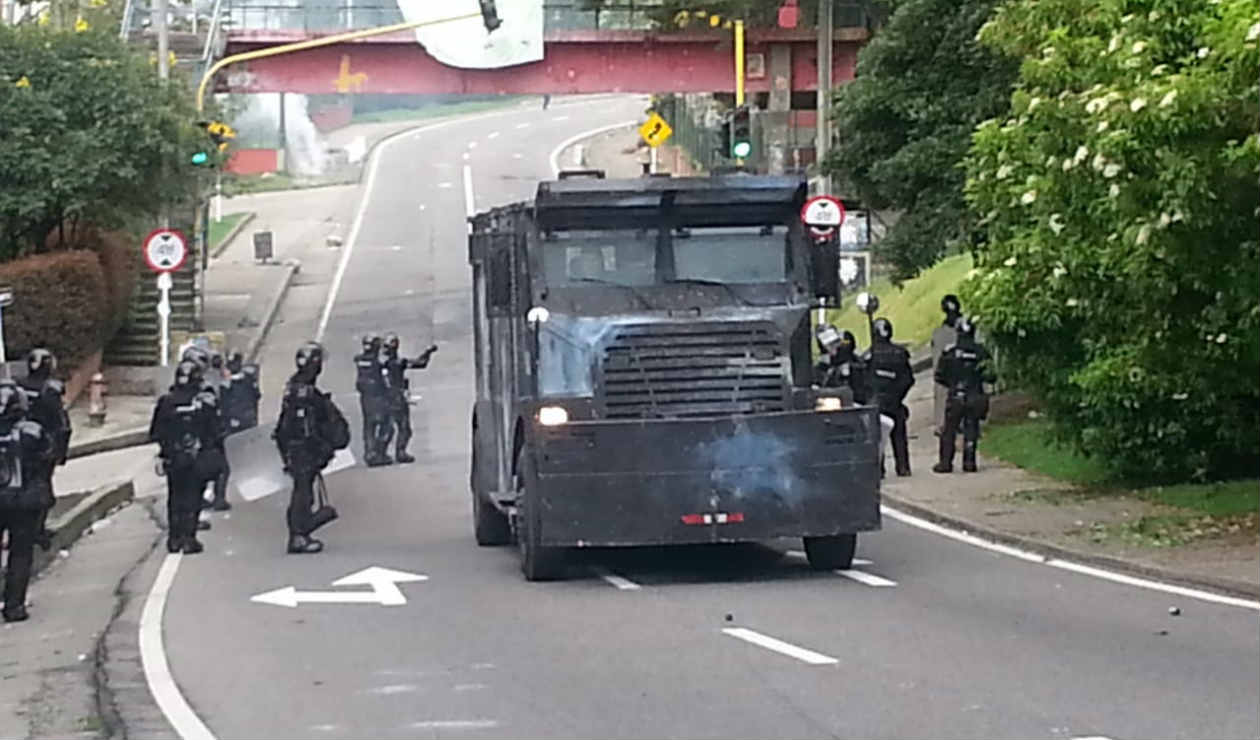 Un policía herido dejaron los disturbios en la Universidad Distrital ...
