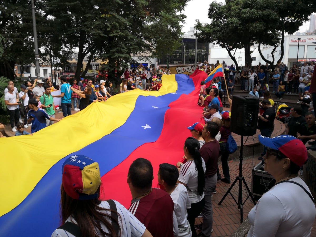 Ricardo Montaner presente en plantón venezolano en Medellín