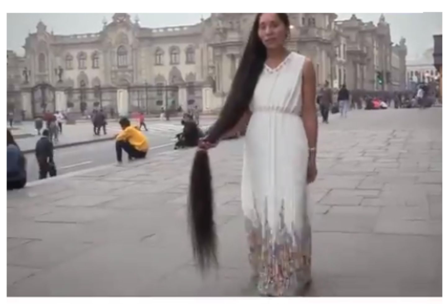 ‘Rapunzel peruana’ busca hacer parte de Récord Guinness | La FM