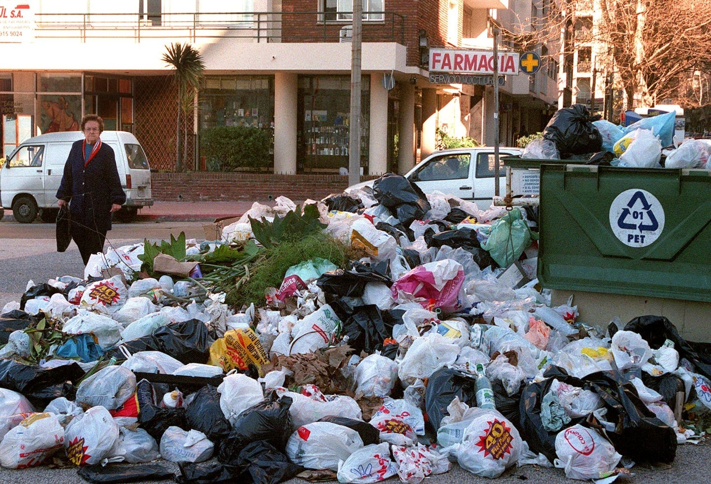 Indonesia devolverá a Australia más de 200 toneladas de basura | La FM