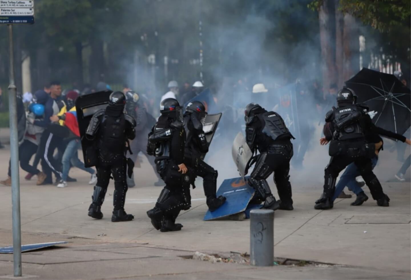 Disturbios en Bogotá: Esmad se enfrenta a manifestantes en la Unal | La FM