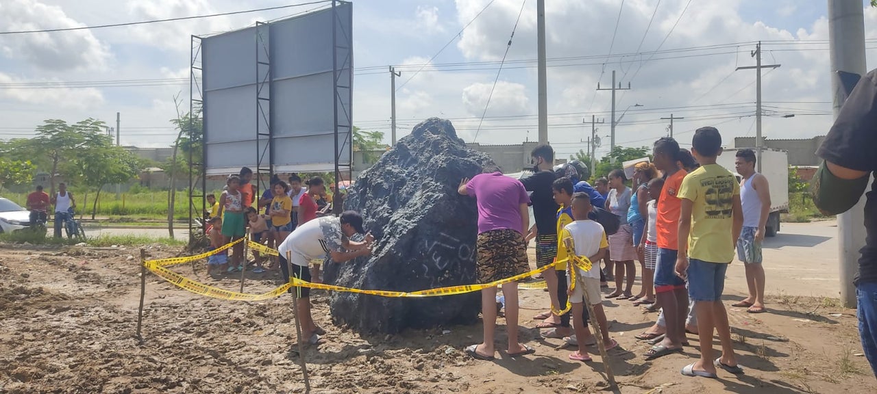 Gigantesca roca aparece en Barranquilla y hay histeria colectiva por supues
