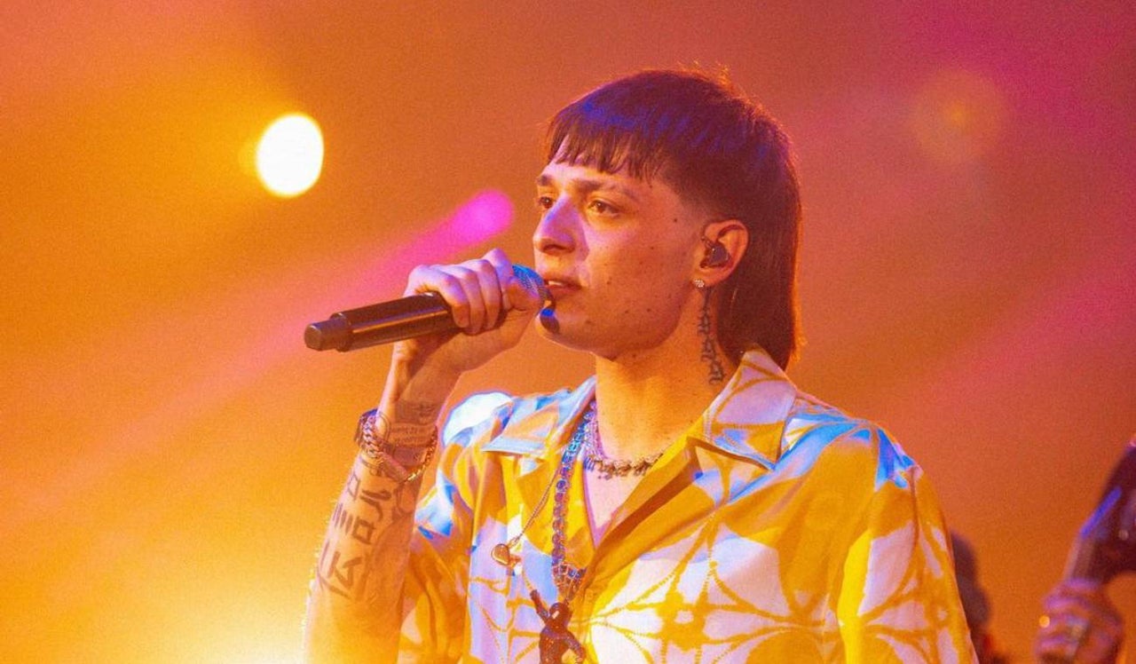 Ella baila sola de Peso Pluma y Eslabón Armado en Spotify