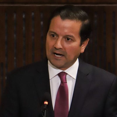 David Luna inscribe comité promotor para presidencia 2026