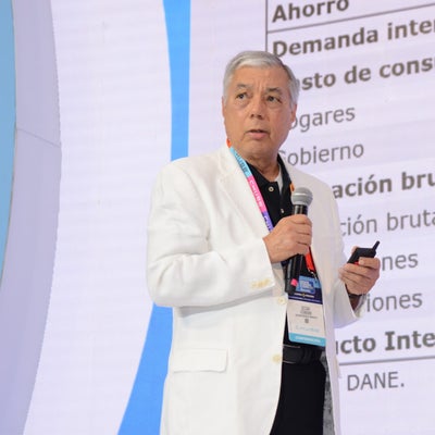 Superintendente celebra recuperación financiera en Colombia
