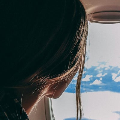 ¿Viajar en AVIÓN DAÑA la PIEL? Expertos dan cuidados CLAVES