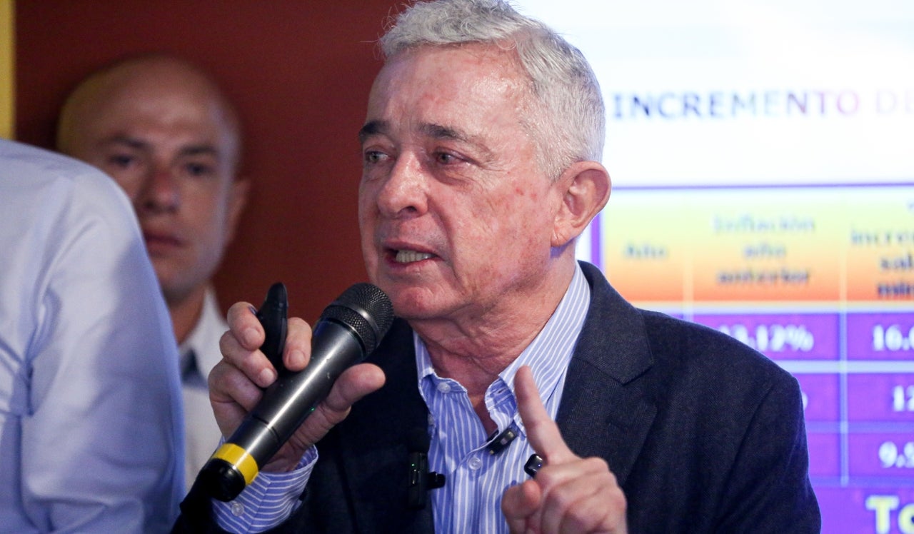 Uribe critica a Cepeda previo a fallo judicial en su contra