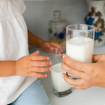 LECHE de vaca: 5 MITOS y verdades que pocos saben
