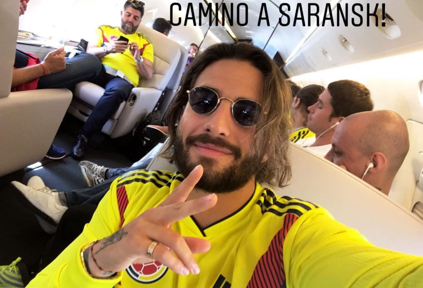 Maluma y su extravagante forma de viajar para ver a la Selección