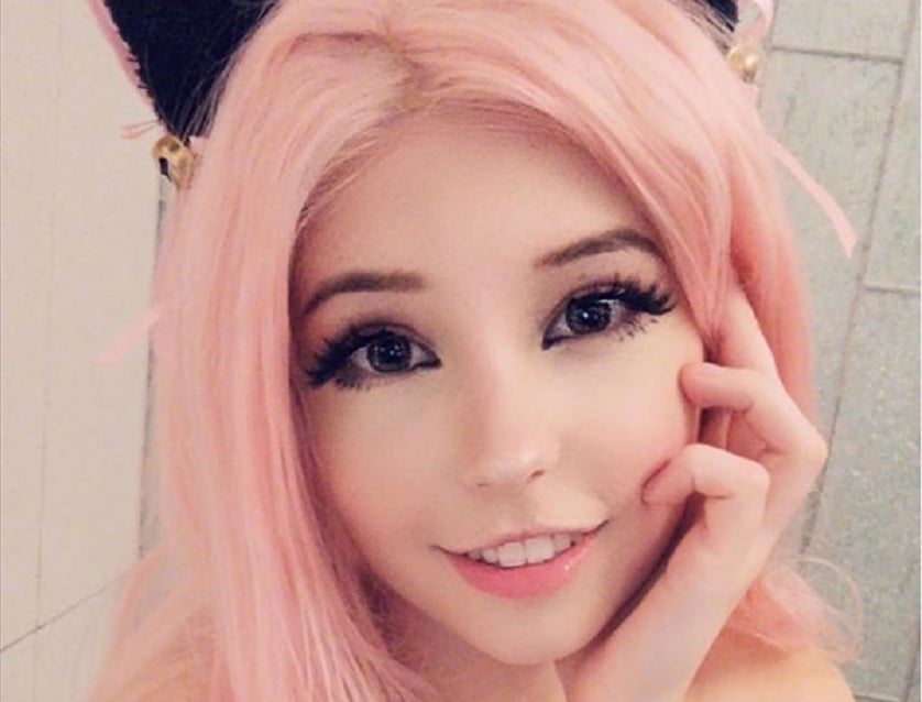 Influencer vende agua con la que se bañó