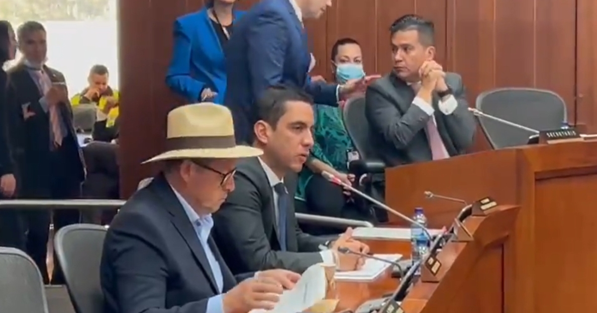 Senador Borracho Álex Flórez Regresó Al Congreso Pidió Perdón