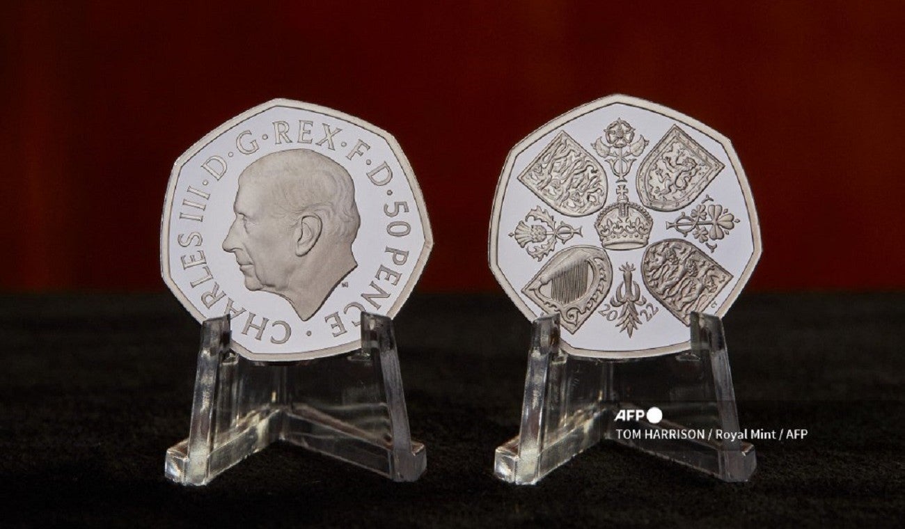 Carlos III: Presentan primeras monedas con la imagen del rey