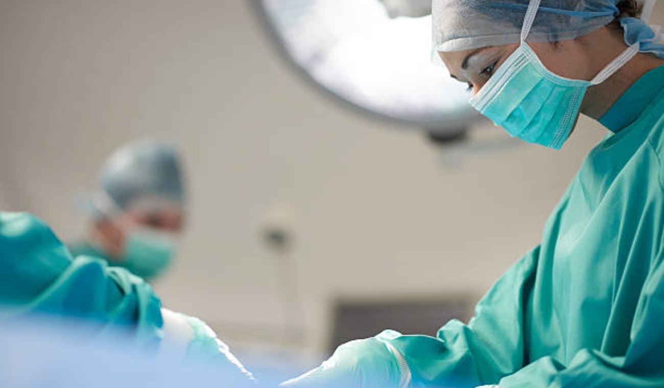 Mujer se ha operado 40 veces para parecerse a 'Barbie'