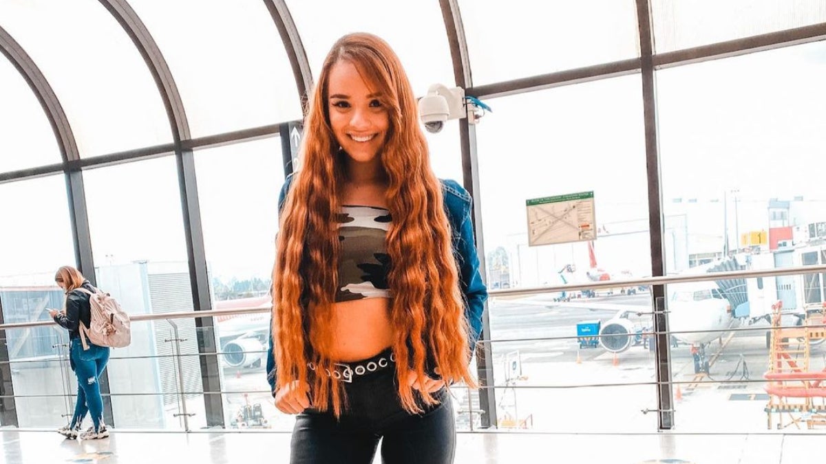 Hermana de Luisa Fernanda W paraliza Instagram con fotos en mini-mini falda