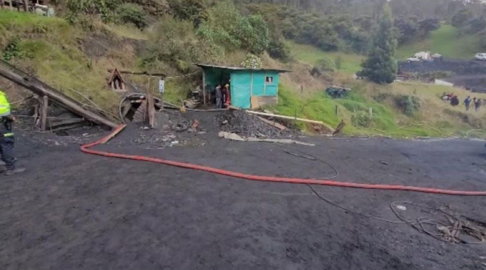 Rescatan con vida a los dos mineros en Zipaquirá