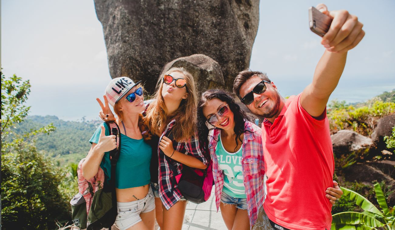 5 DESTINOS ideales para VIAJAR con AMIGOS este 2025