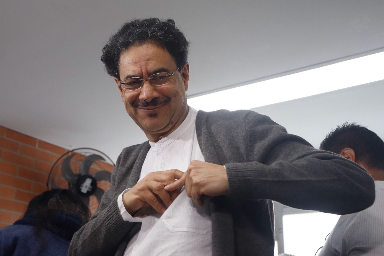 Iván Cepeda lidera intención de voto a seis meses para elecciones ...