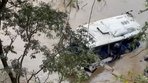 Accidente de bus en Pericongo (Huila) deja un muerto y al menos 15 heridos