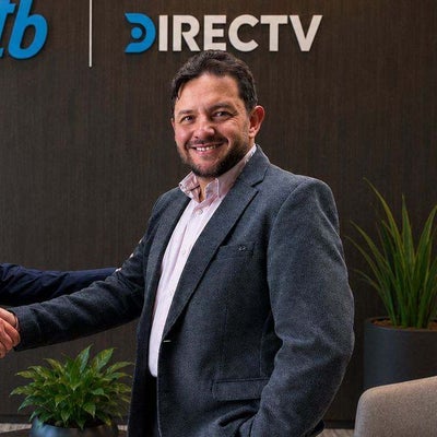 DIRECTV y ETB firman alianza para el Mundial 2026