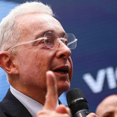 Uribe pidió a Fuerzas Militares hacer respetar resultados de elecciones