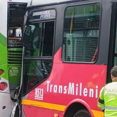 Accidente de dos buses de TransMilenio deja varios heridos