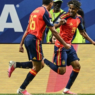 España goleó a Arabia y se afianzó en la punta del Grupo H